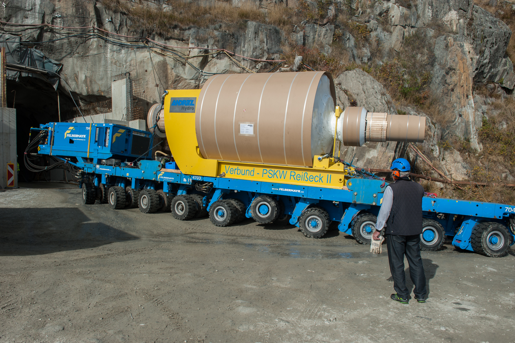 200-Tonnen-Generator für Kraftwerk - zek HYDRO